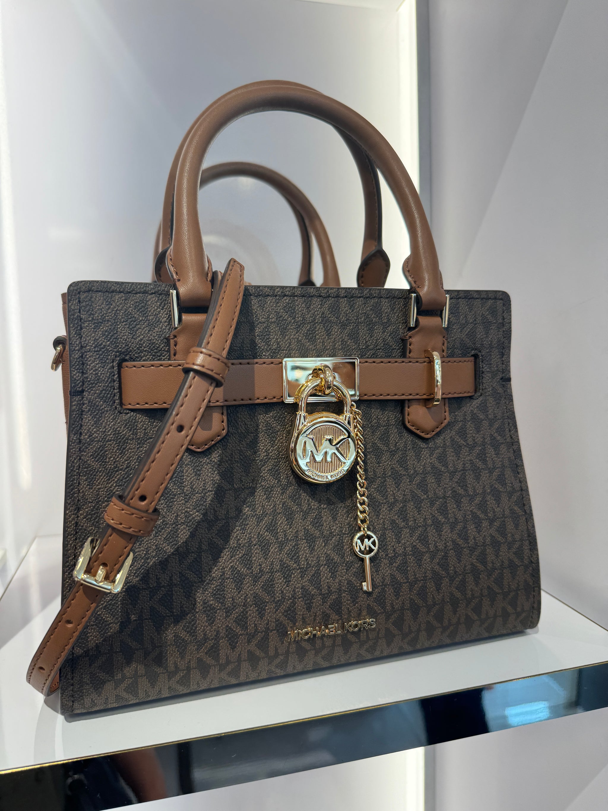 Branded Fashion Outlet | Original Handbags – SELLECTION